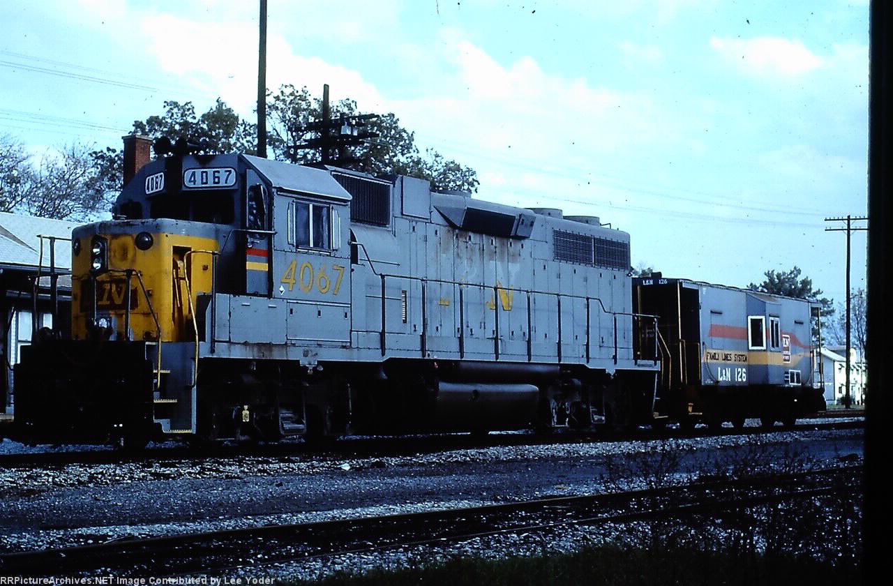SBD 4067 GP38-2